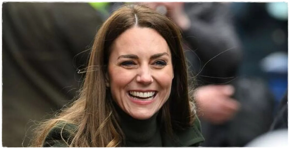 23-Year-Old Princess Kate Stuns in Low-Slung Belted Jeans During ...